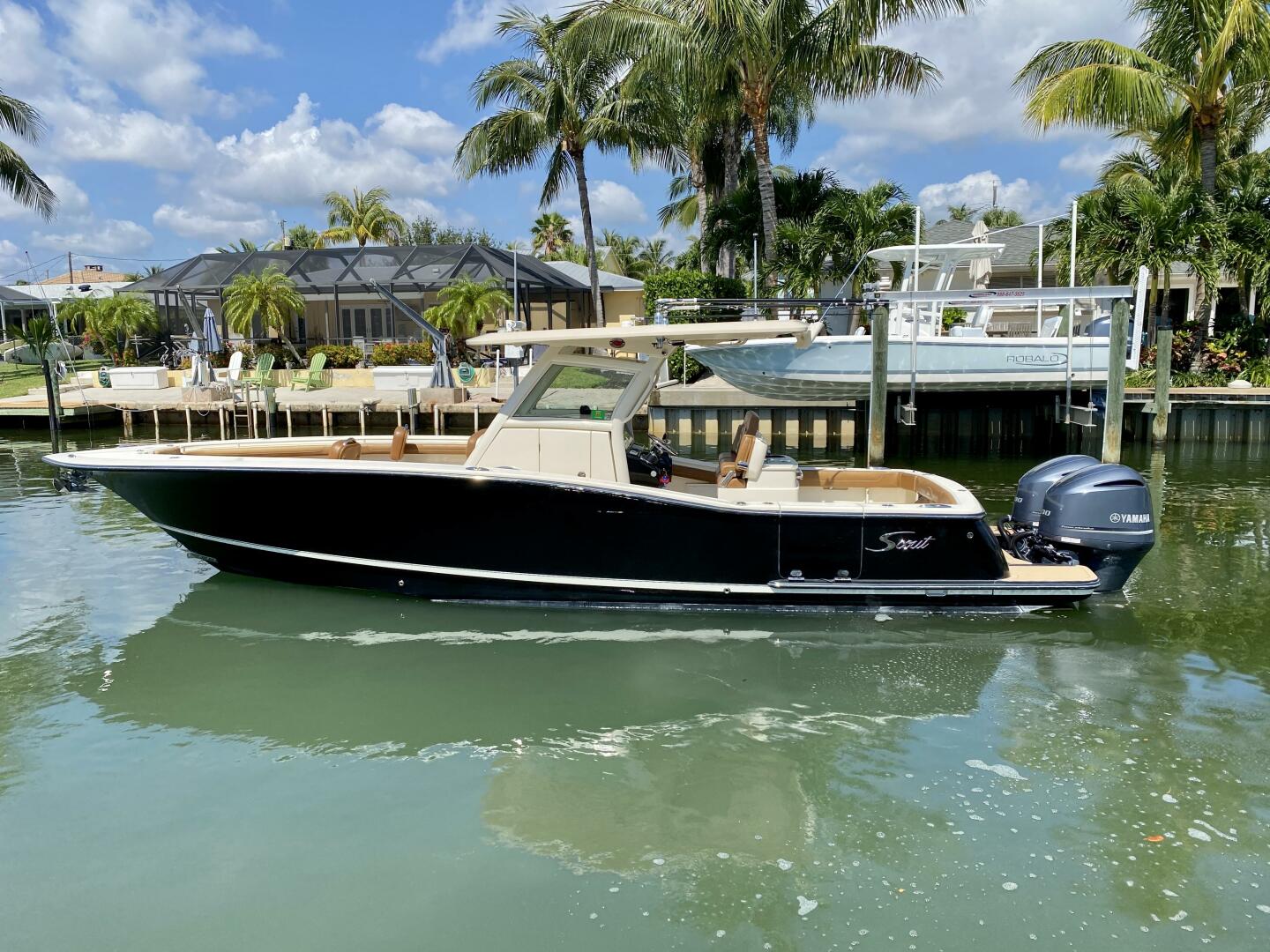 Scout 320 LXF | BoatTEST